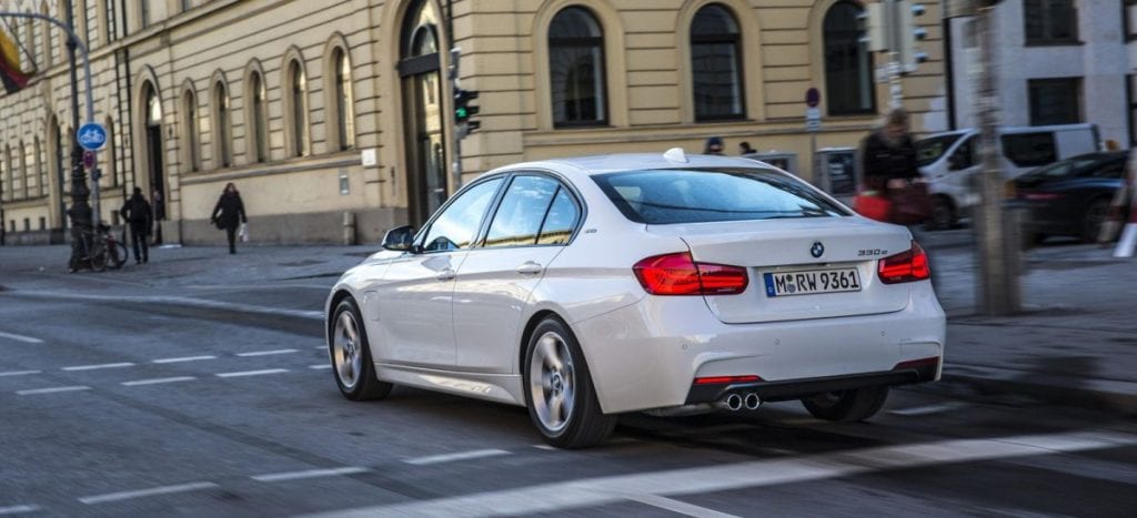 2017 BMW 330e iPerformance mpg specs price