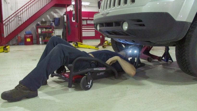 A Handyman's Guide to Choosing the Best Mechanic's Creeper - carsoid.net