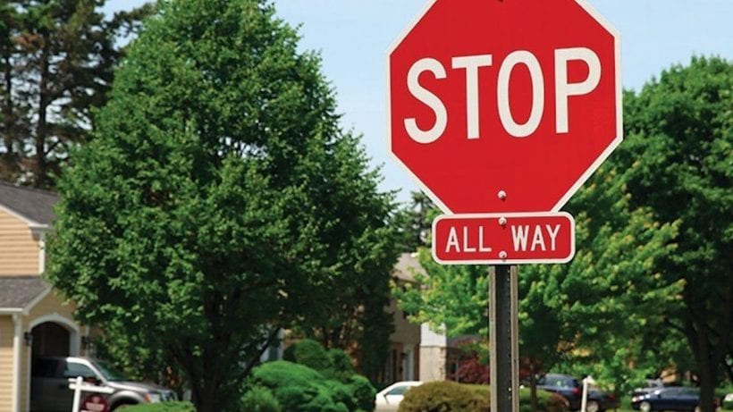 Stay aware of these road traffic signs - carsoid.net