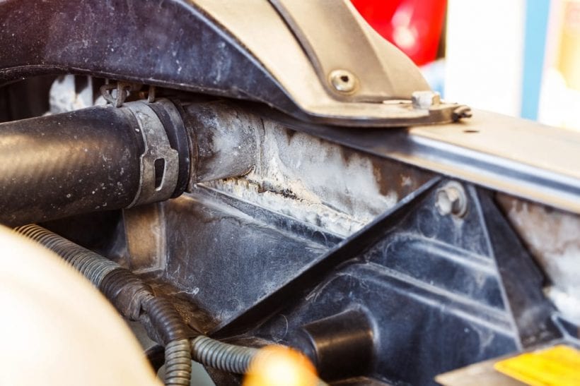 How to Identify and Fix Car Radiator Leakage - carsoid.net
