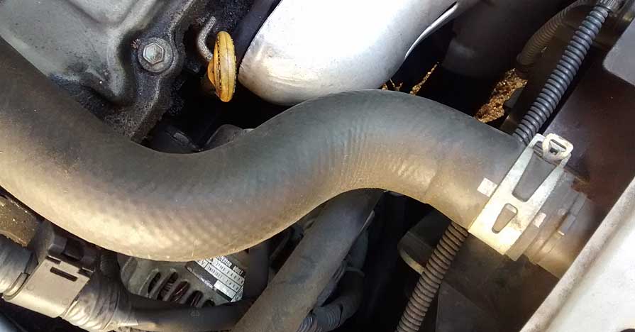 How to Identify and Fix Car Radiator Leakage - carsoid.net