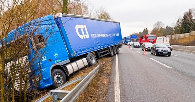 A Look At Truck Accidents: 4 Causes And Common Injuries - carsoid.net