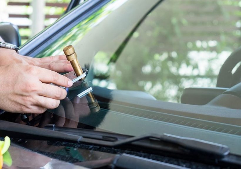 Signs of a Bad Windshield Replacement - carsoid.net