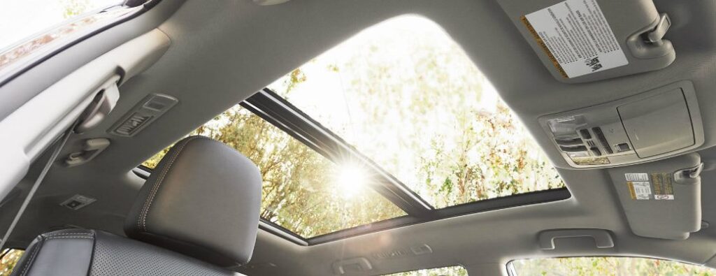 Moonroof vs Panoramic Roof: What’s Better for Me? - carsoid.net